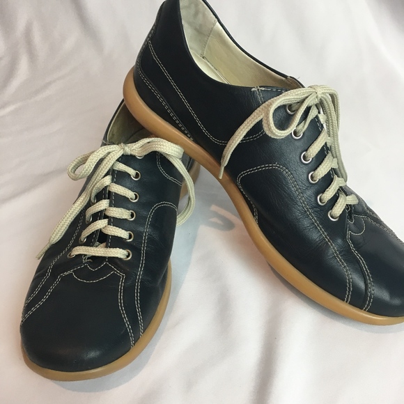 Bata Flexible | Shoes | Bata Flexible Womens Shoe Size 7 Navy Italy ...